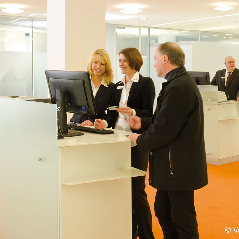 Berufsbild Kaufmann Frau Efz Bank Gateway One